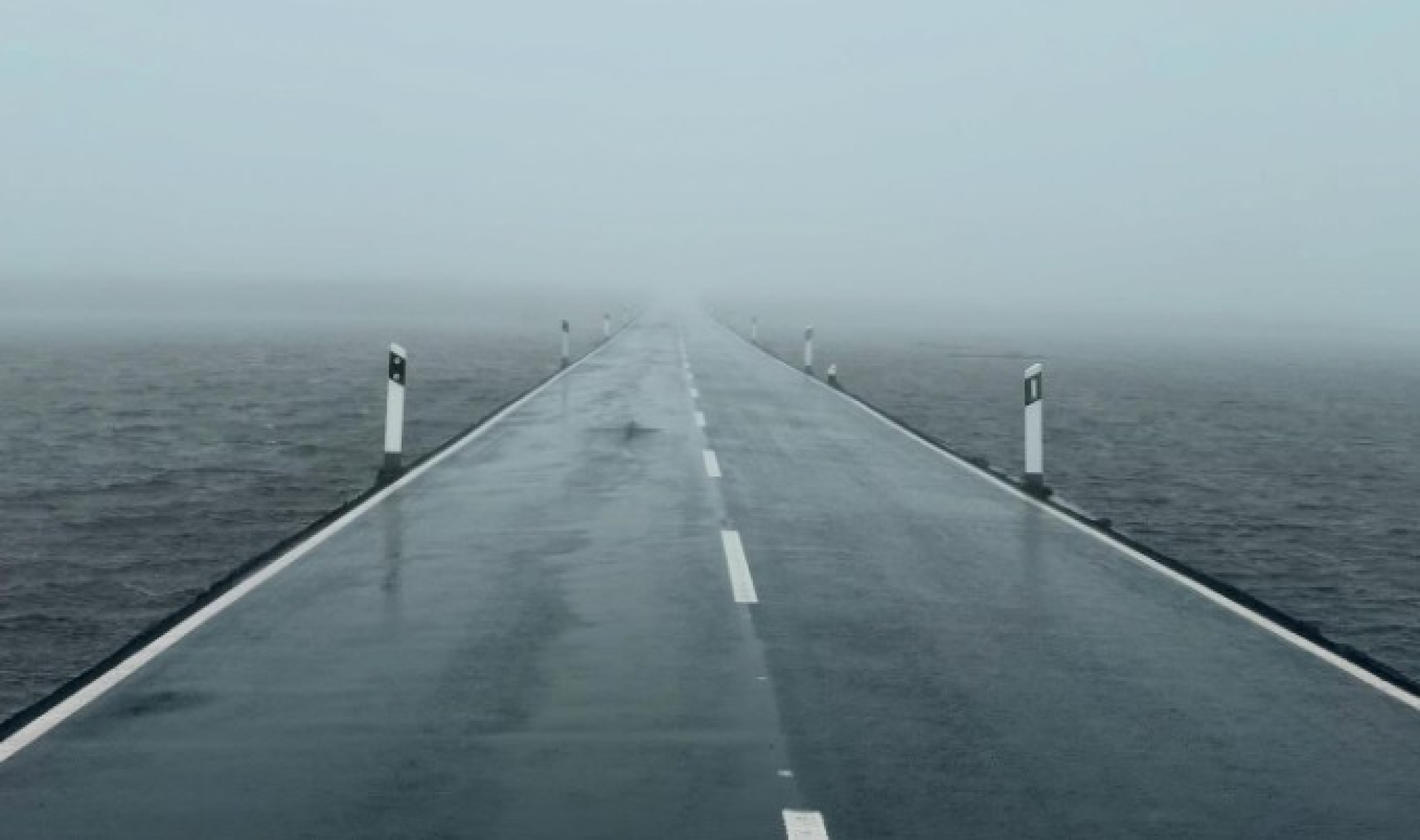 Estrada no "mar" do Paul da Serra